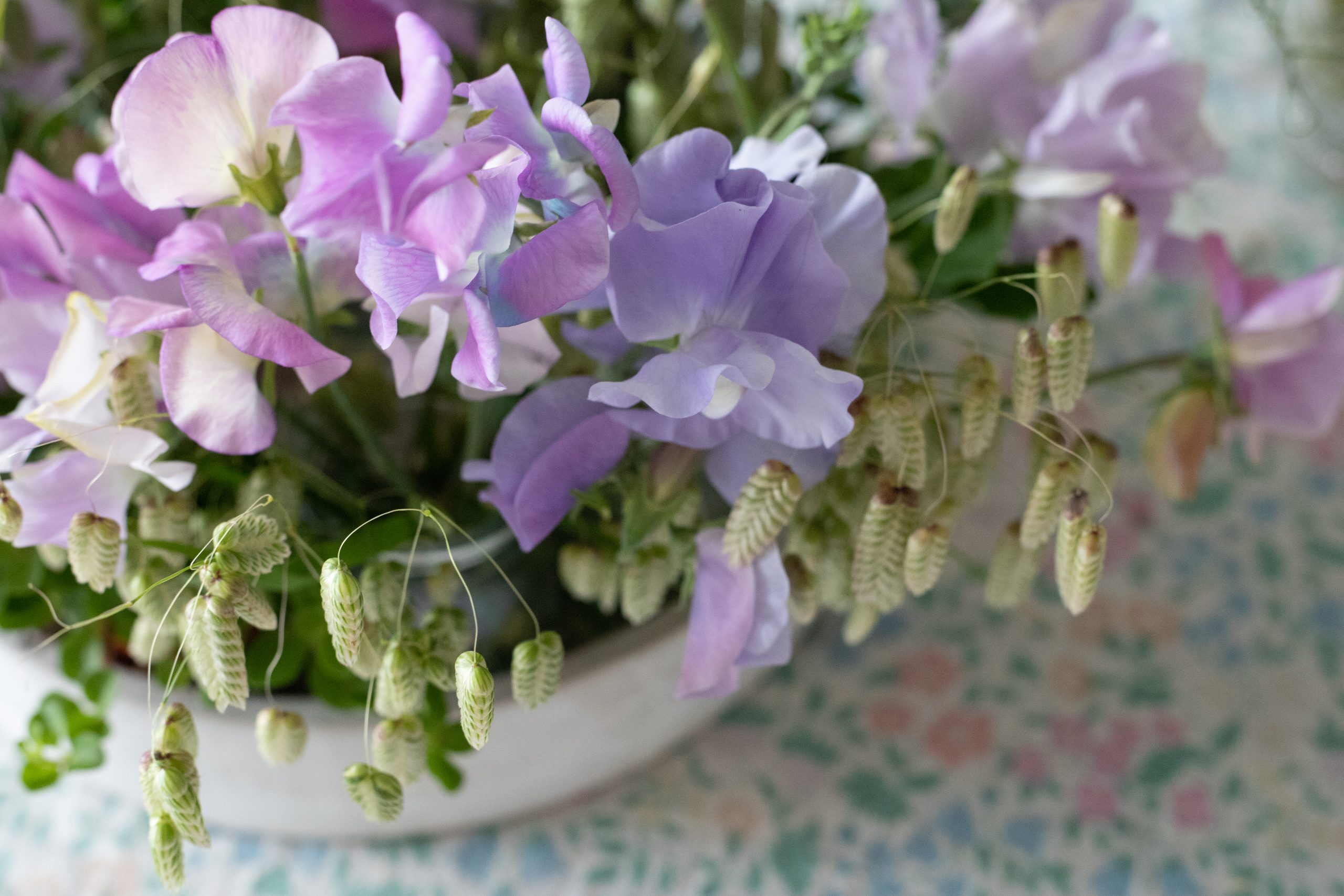 Lotts and Lots | Simple Centre Piece with grasses and sweet peas